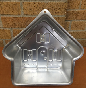 House Cake Pan